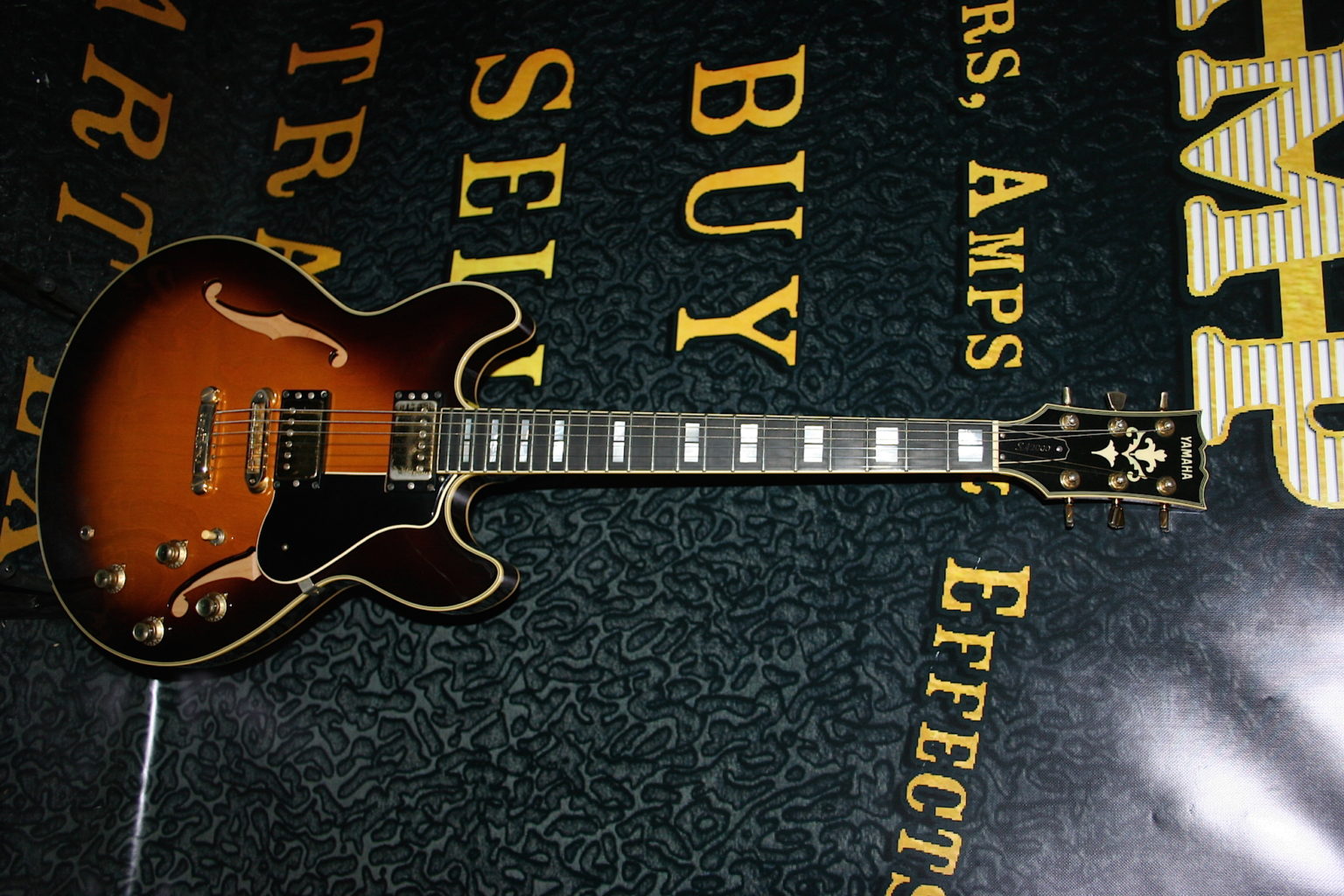 Yamaha SA2000**SOLD - Amp Guitars, Macclesfield